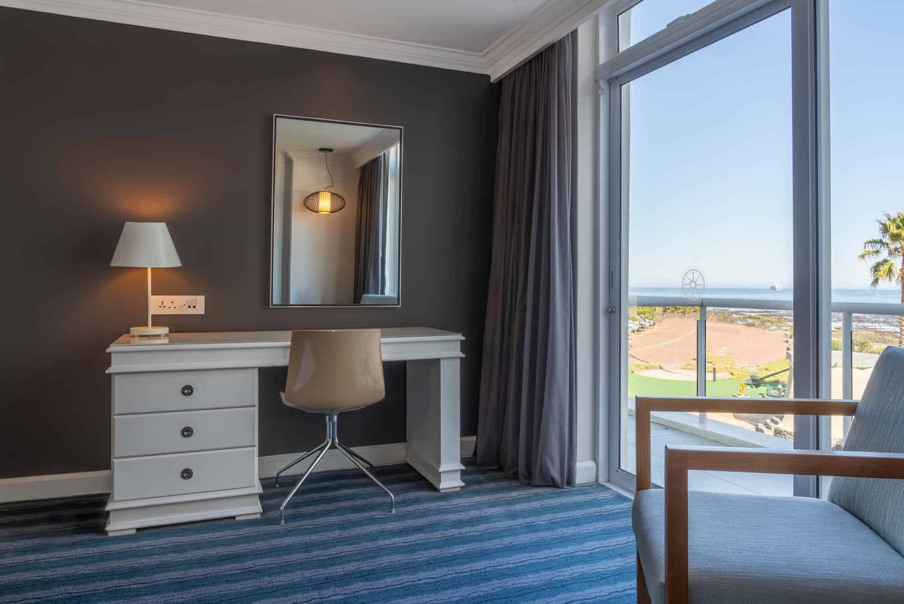 Radisson Blu Hotel Waterfront Radisson Blu Hotel Waterfront, V&A ...