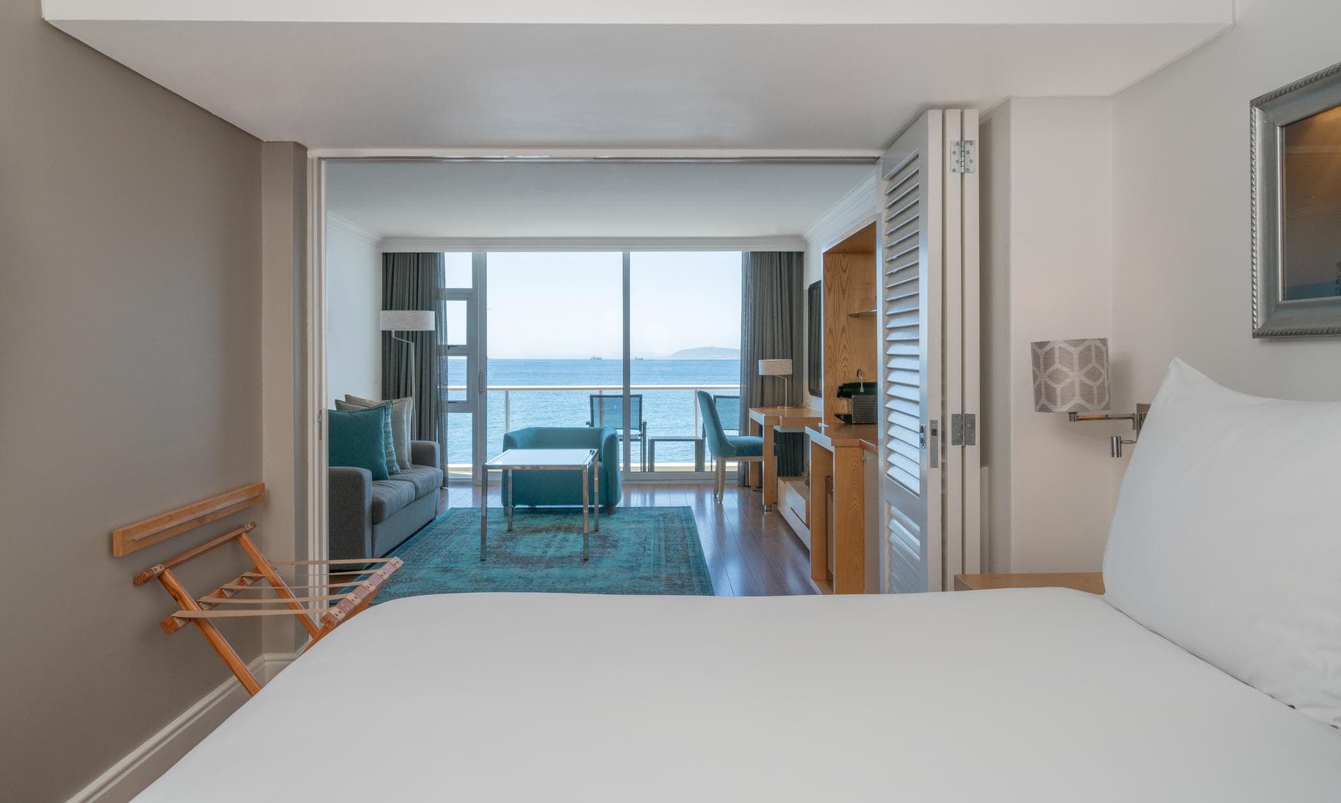 Radisson Blu Hotel Waterfront Radisson Blu Hotel Waterfront, V&A ...